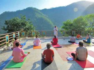 8 Best Authentic Yoga Retreats in Rishikesh, India (2025)