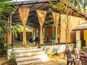 10 Gorgeous Yoga Retreats in Goa, India (2024)